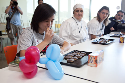 Austin Cupcake Smackdown 2.0 Jaffa Cake Eating Contest + How to Break a ...